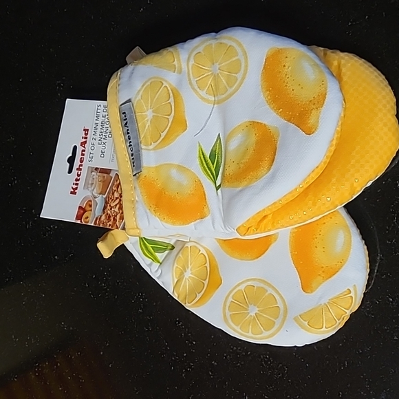 KitchenAid | Kitchen | Kitchenaid Mini Mitts | Poshmark